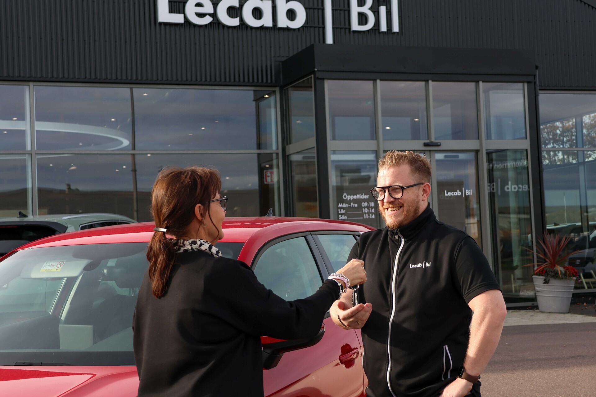 Köp och sälj nya och begagnade bilar hos oss | Lecab Bil